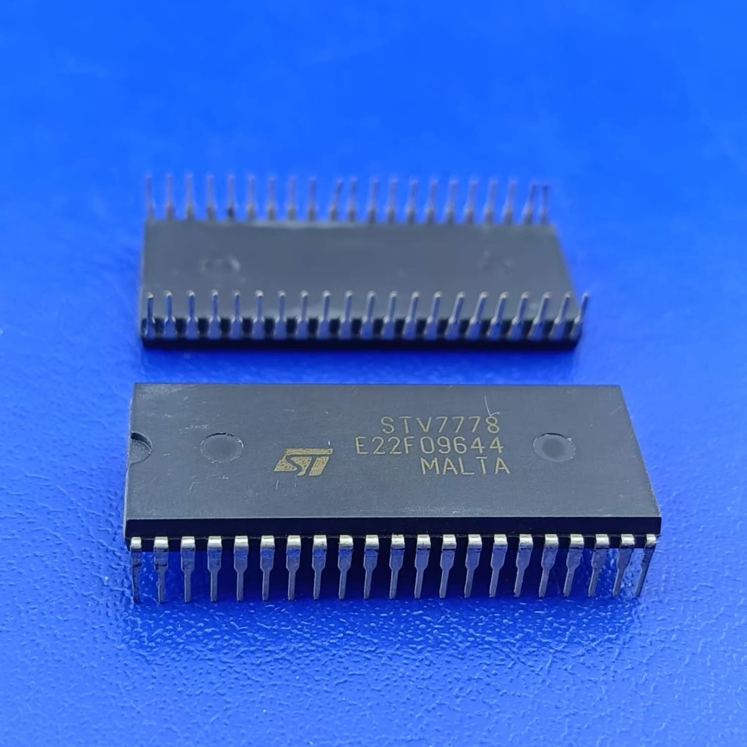 1 штука STV7778 SDIP-42 Процессор разверток для многочастотных мониторов STV 7778