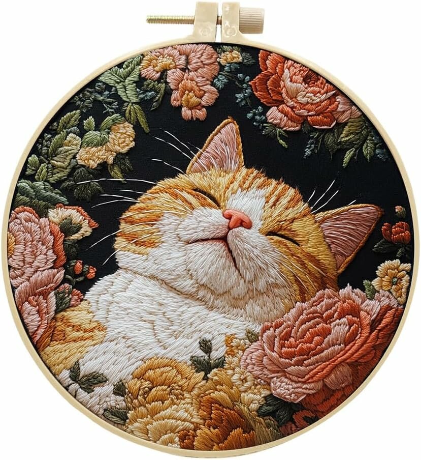 Набор для вышивания кошки, включающий ткань с рисунком, рамку для вышивания, инструкции по игле и нитки.