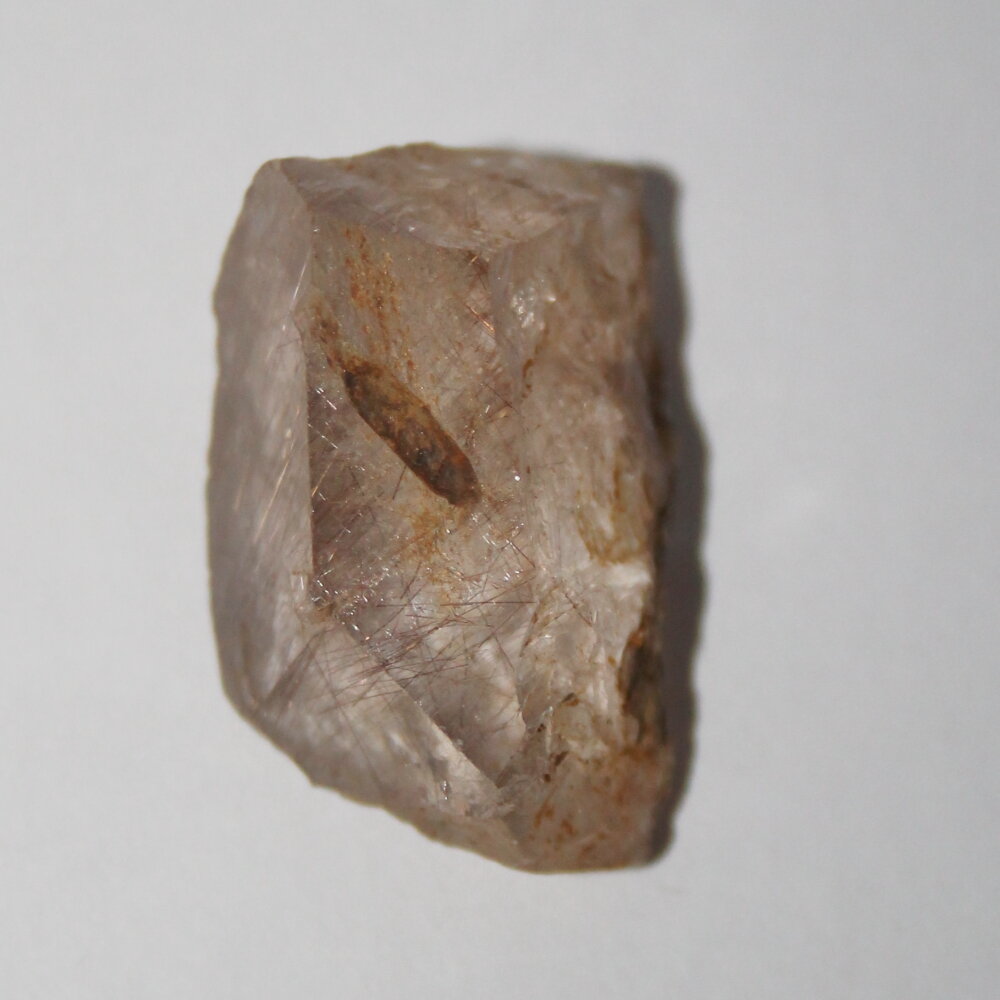 Кристалл кварца с рутиллом, коллекционный образец "True Stones"