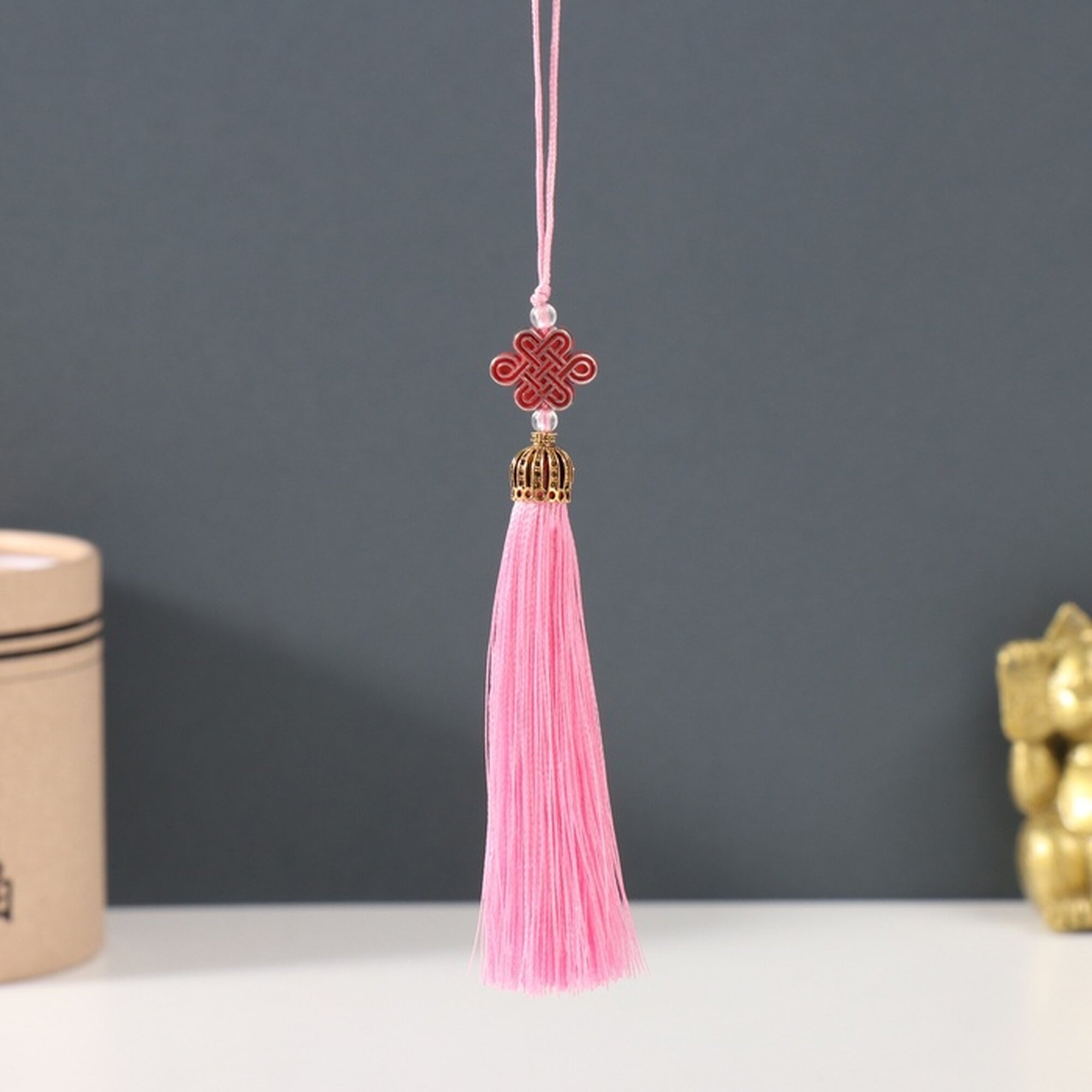 Подвеска текстиль, пластик "Узел счастья и бесконечности" нежно-розовая 0,7х1х9,5 см
