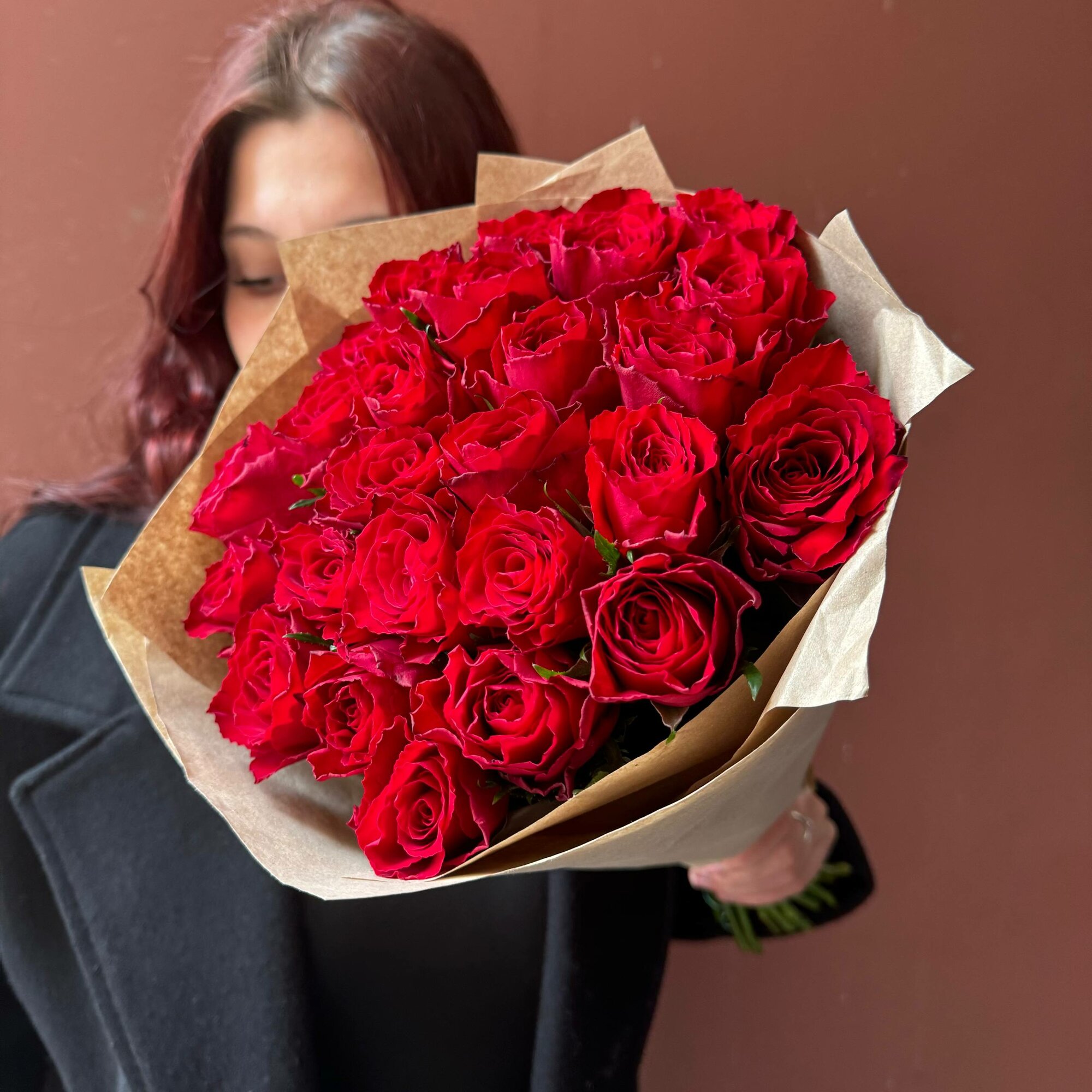 Букет из 25 красных роз Кения 40 см
