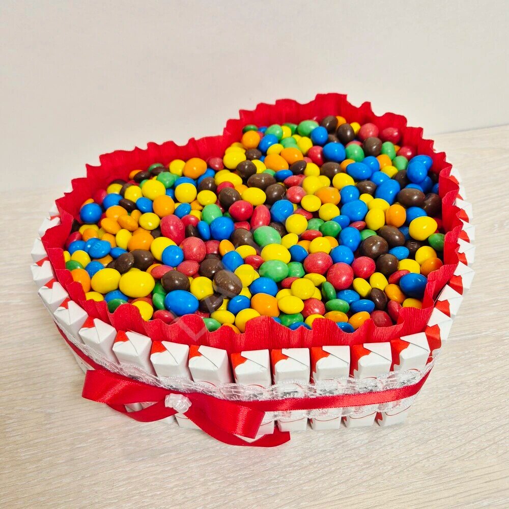 Подарочный набор LAKRES "Киндер Шоколад и Эмемдемс", диаметр 26 см