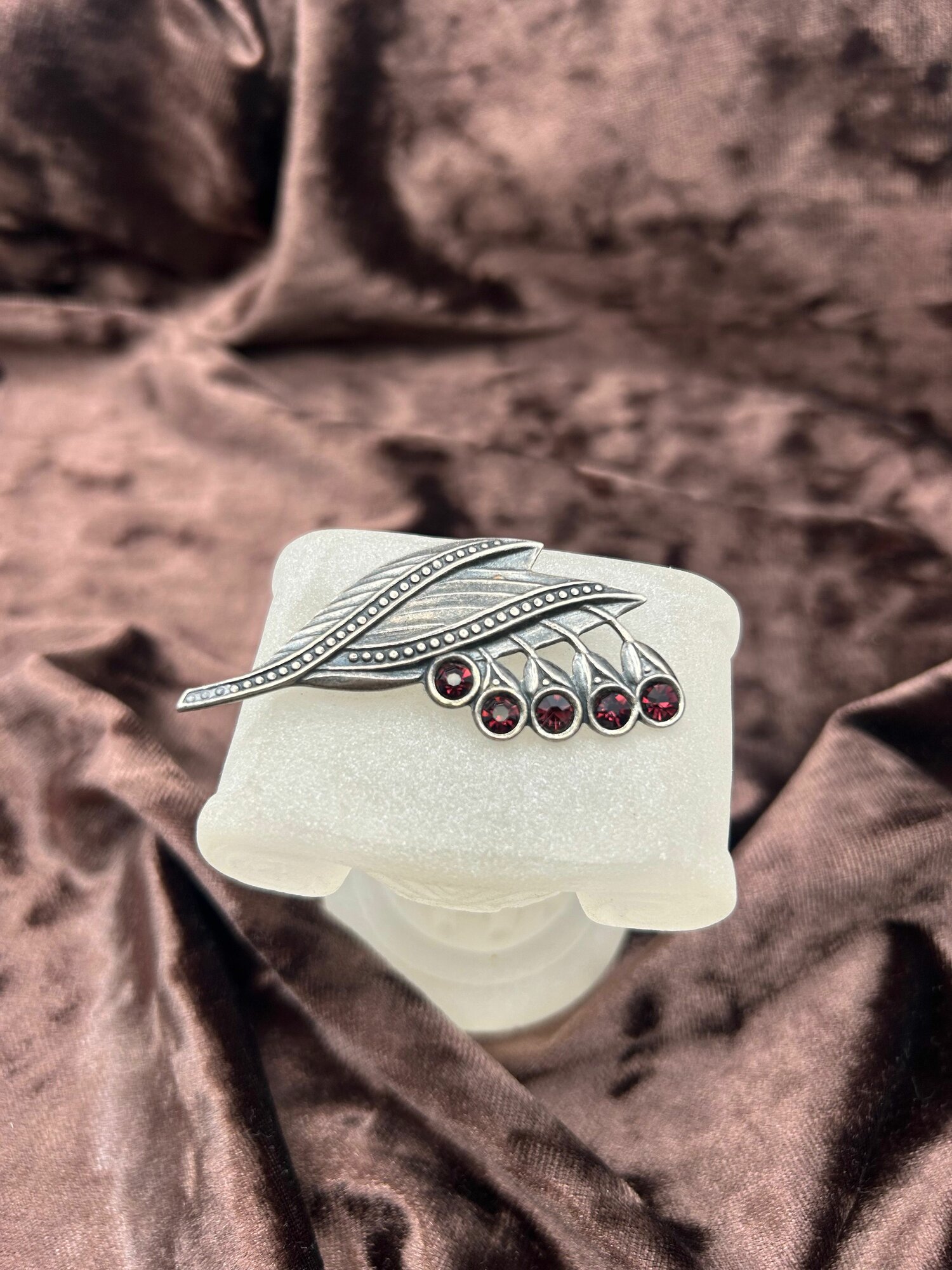 Винтажная мельхиоровая брошь, Веточка, клеймо