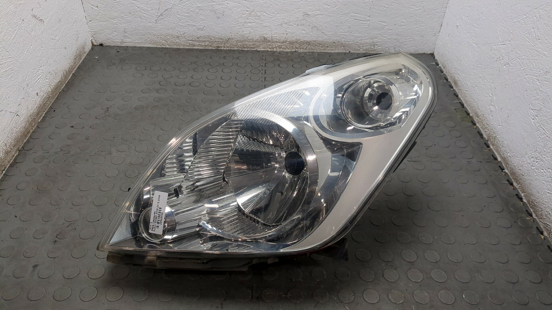 Фара (передняя) правая Suzuki Splash Б/У