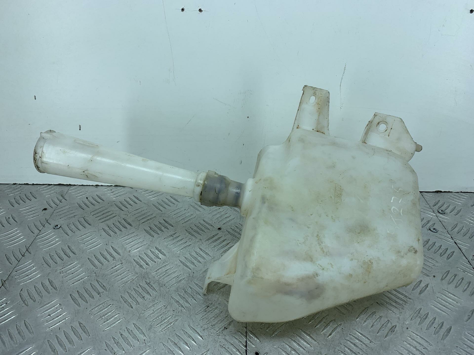 Бачок омывателя Nissan Almera Tino V10 2003