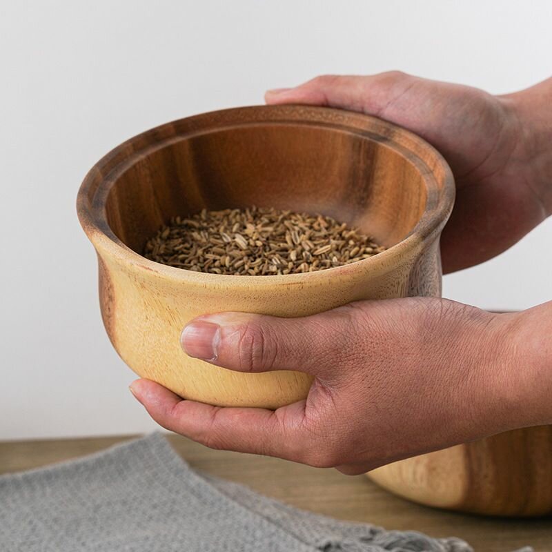 Деревянная миска с крышкой