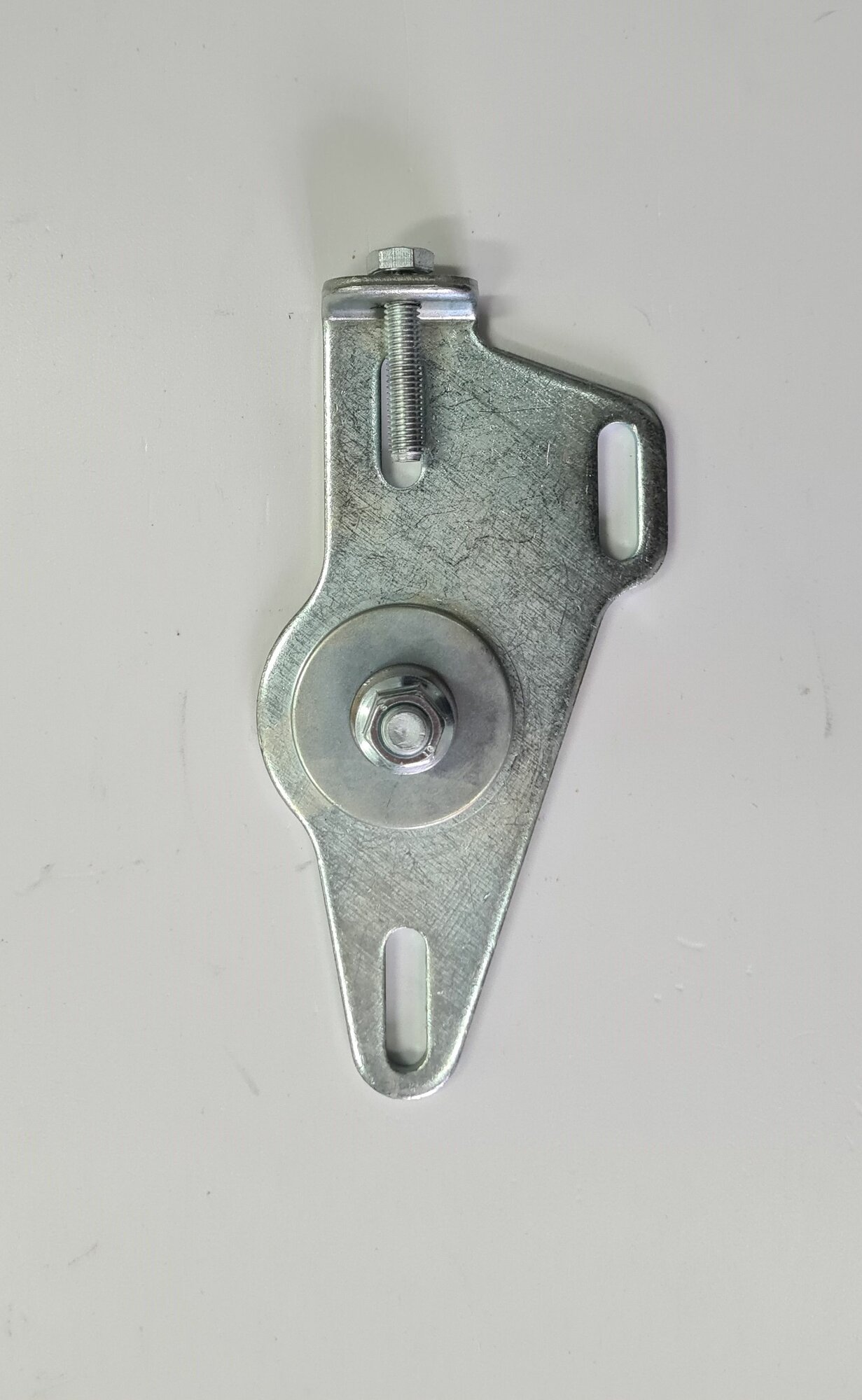 Кронштейн ролика натяжителя ремня генератора в сборе ВАЗ Шеви Нива, 4x4, Urban 2123-1041052