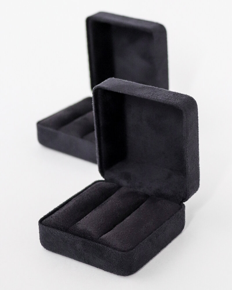 Подарочная коробка под серьги, с металлическим корпусом, обтянута искусственной замшей, премиум-класс