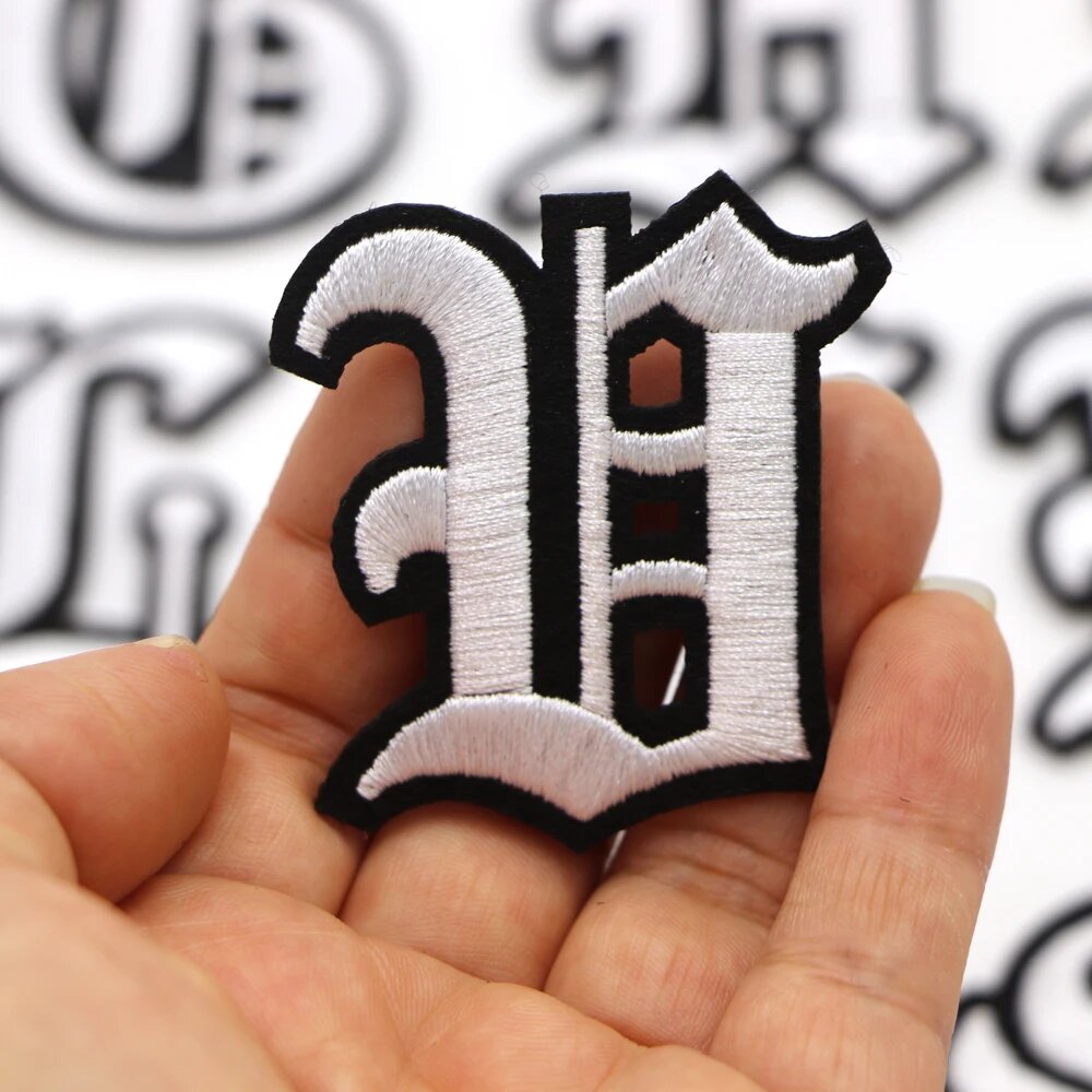 Вышитые нашивки с буквами А-Я V