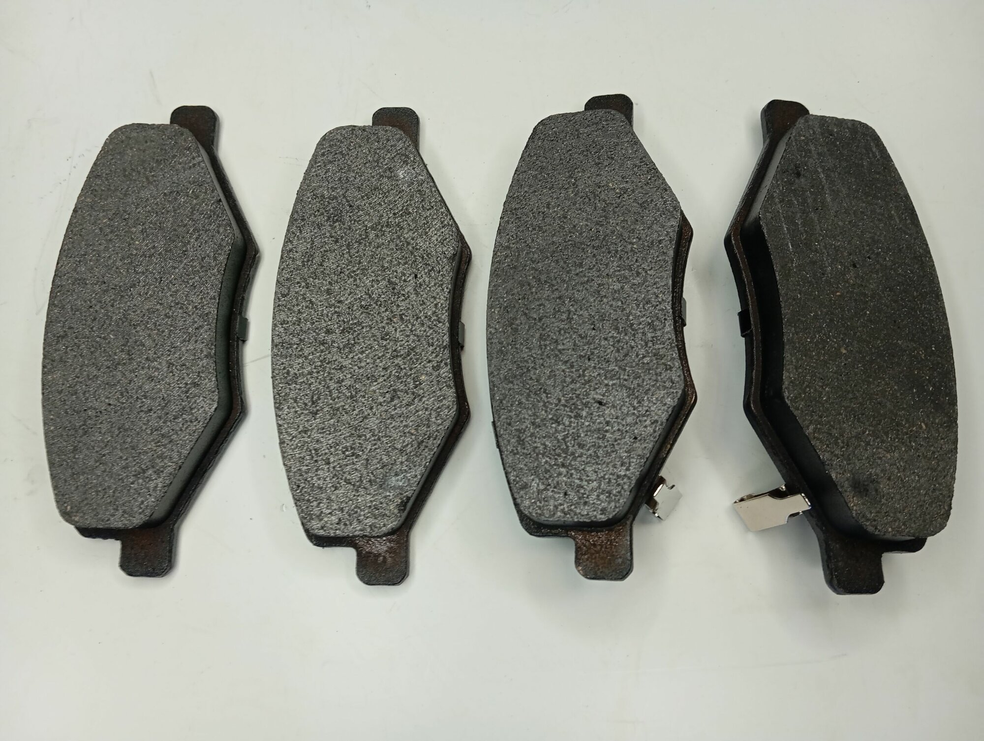 Колодки передние (без усиков) AKYOTO Chery Amulet [1.5 16V 5MT лифтбэк]