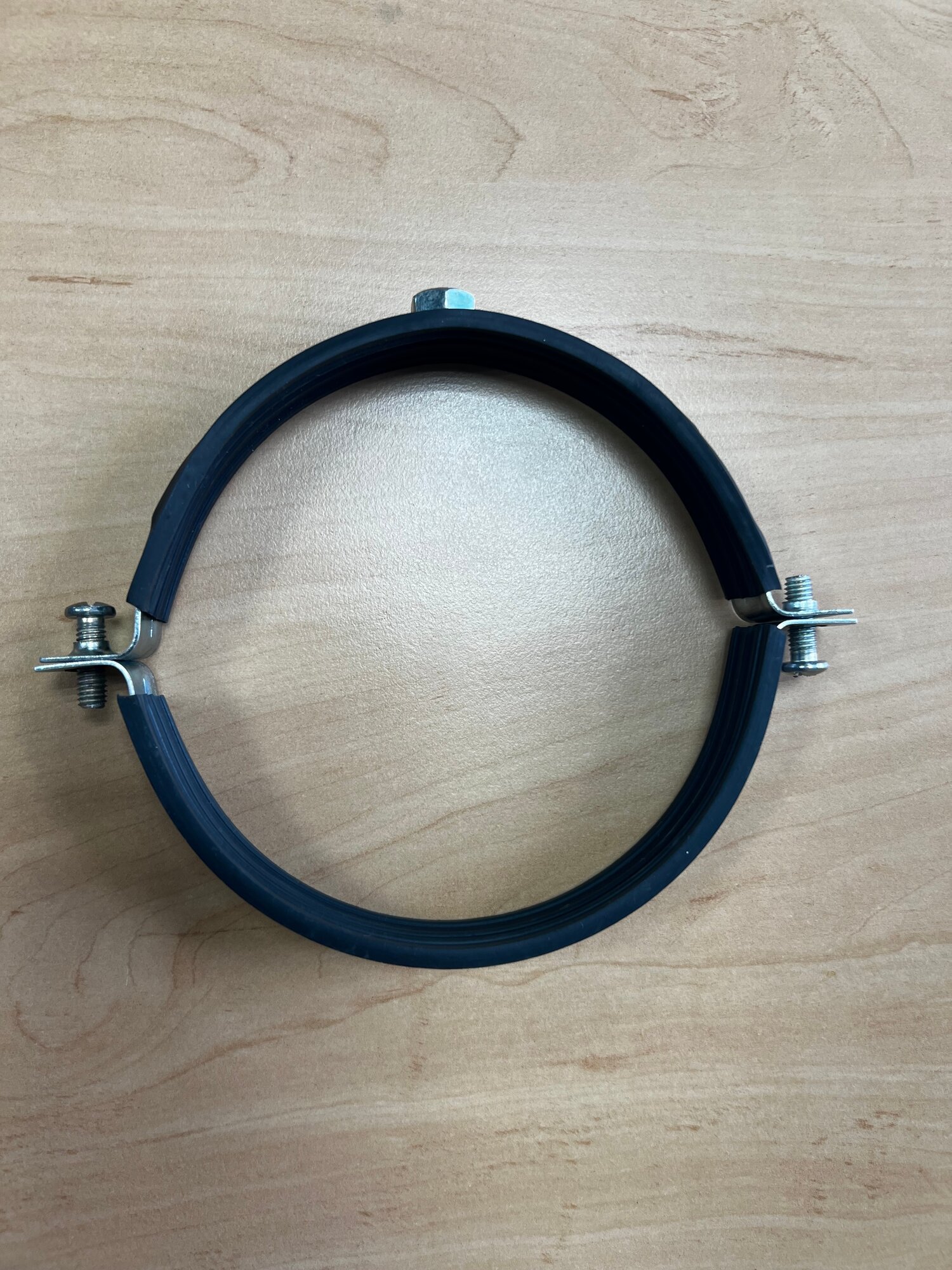 Хомут вентиляционный 225 мм на болтах М8с центральным креплением, с резиновым уплотнением