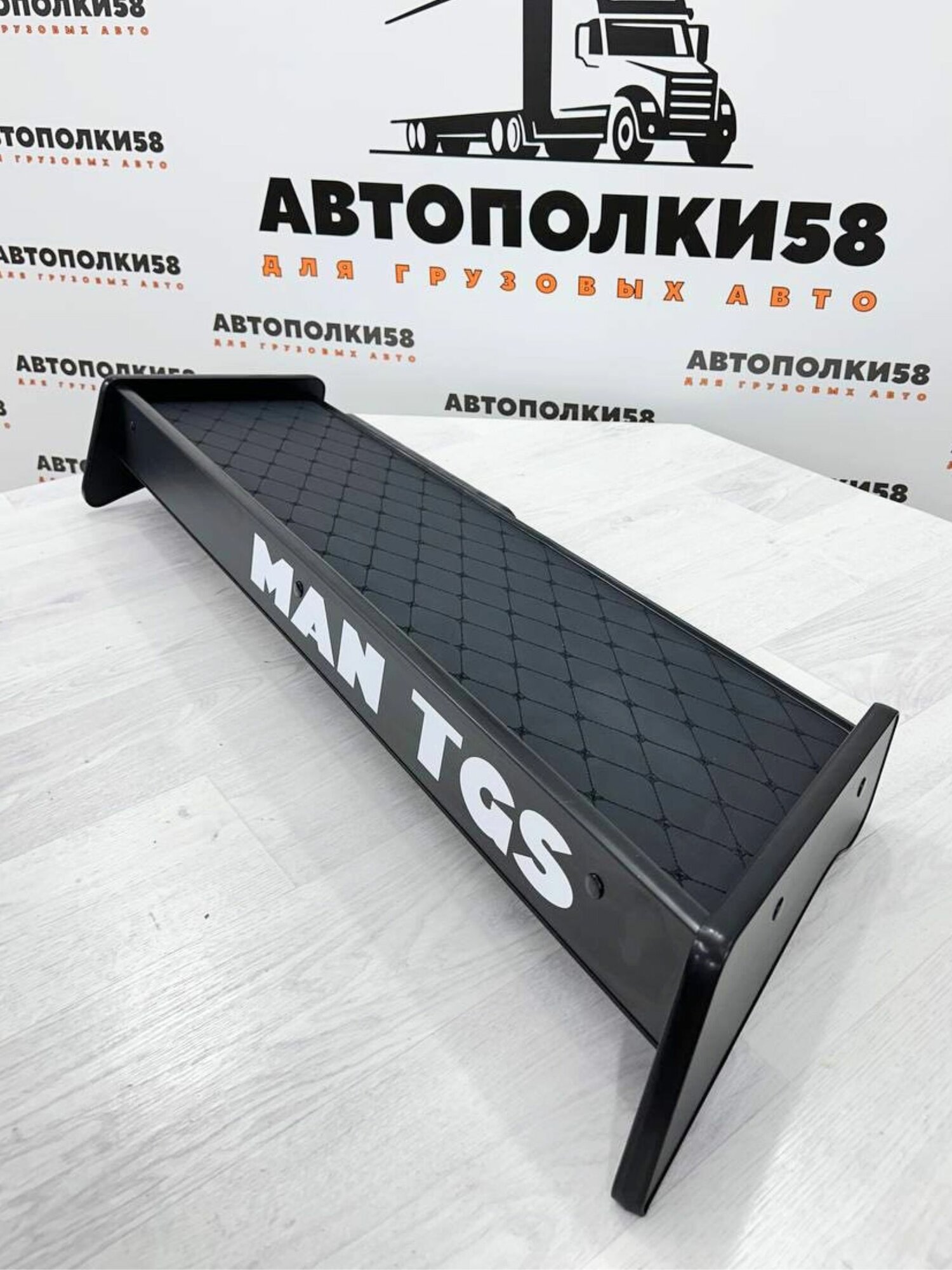 Полка на торпеду грузового автомобиля MAN TGS экокожа Черная