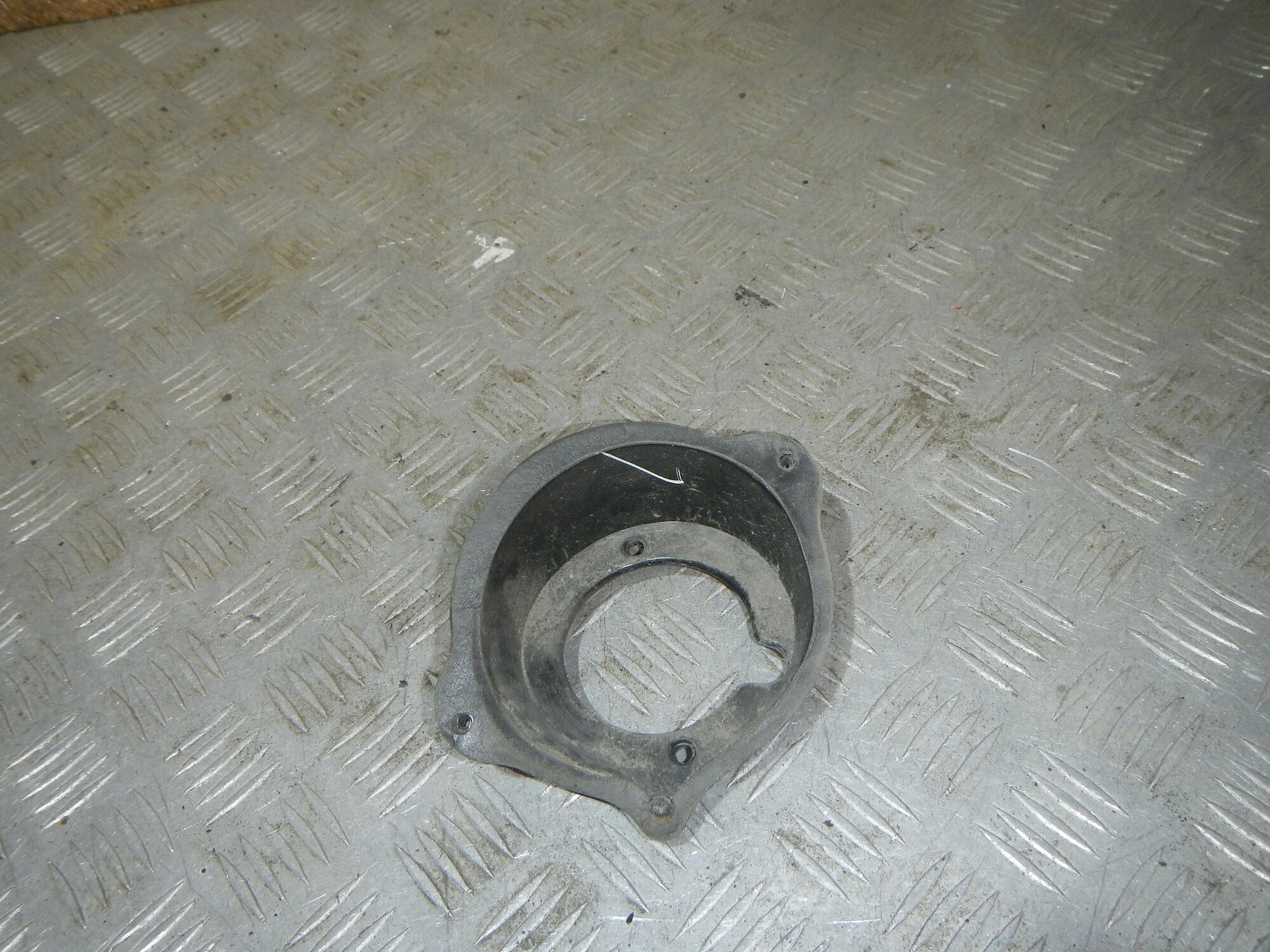 Б/У Ниша лючка бензобака, Renault (Рено)-LOGAN (14-) RENAULT LOGAN (14-) Без повреждений. 585368 RENAULT арт. 172400506R