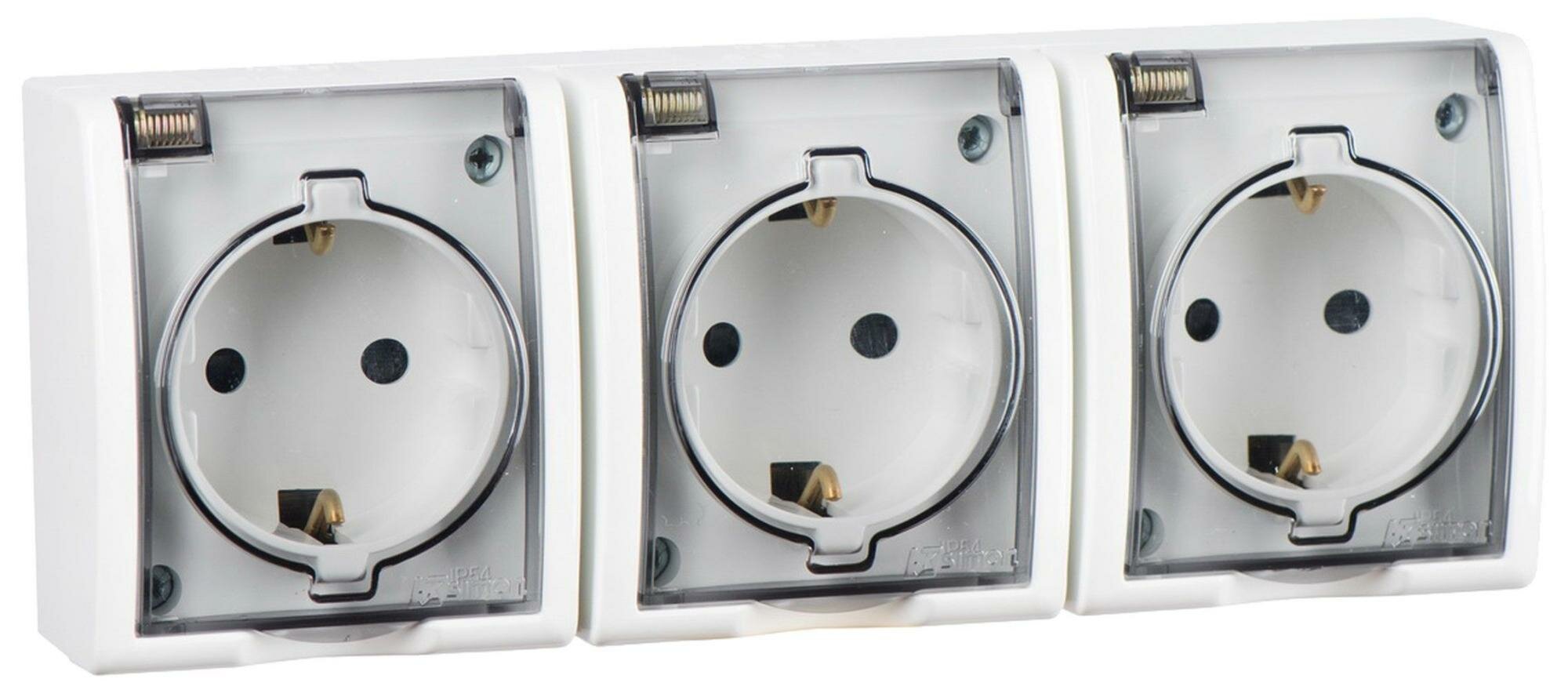Simon 15 Aqua Белая Розетка 3-ая с заземлением с крышкой наружная, IP54, 1594437-030
