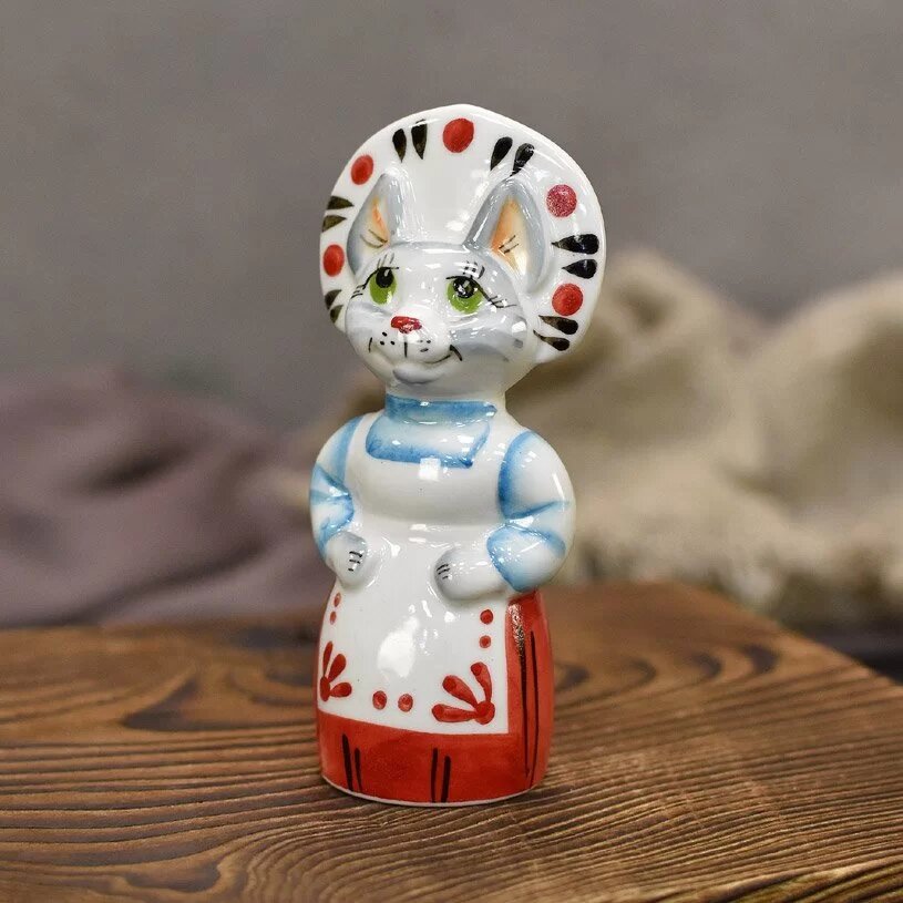 Декоративная фигурка «Кошка в кокошнике и русском народном костюме», ручная работа