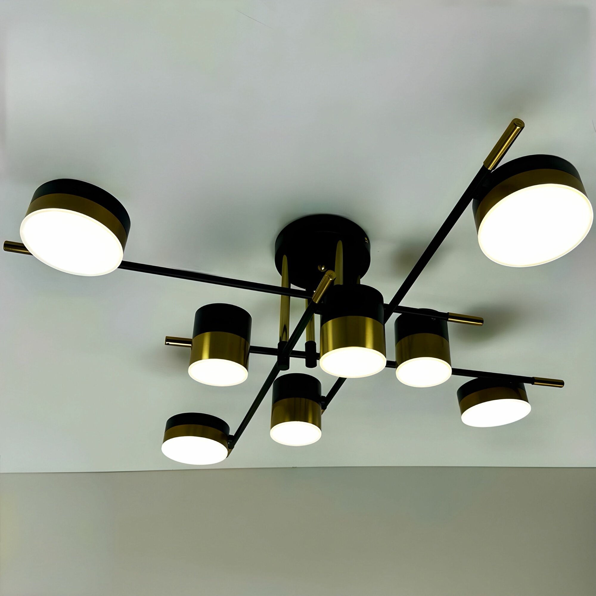 Люстра потолочная светодиодная, потолочный светильник черный с золотом, 3 режима, 52W, Свет Столицы