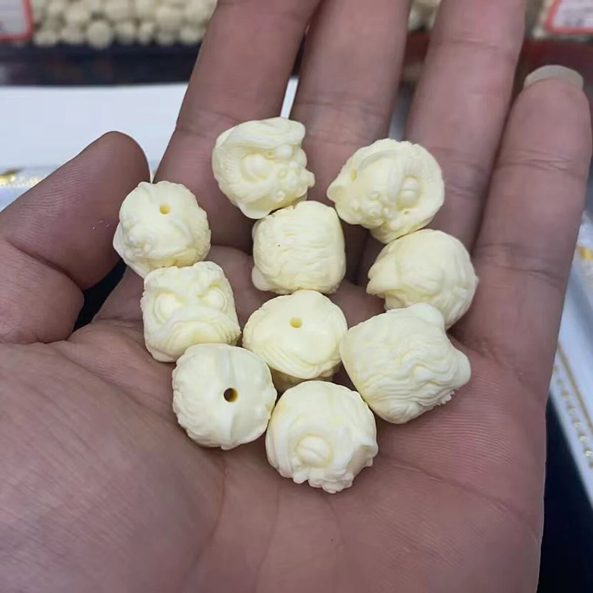 Бусины перламутровые лев 16 мм 10 шт