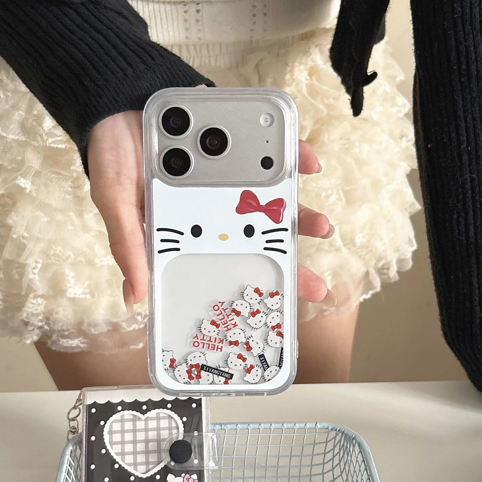 Чехол Hello Kitty для iPhone 17 Pro Max с блестками