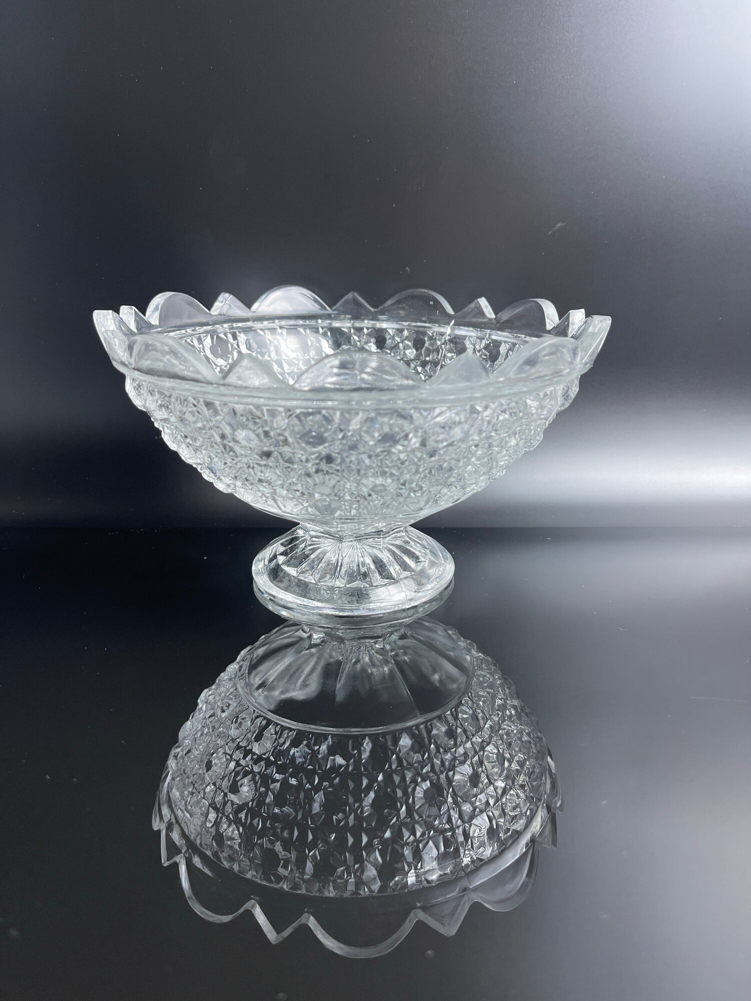 Конфетница, сахарница старинная стекло "Шапка Мономаха" винтаж без крышки с алмазной резкой СССР 1960-1990 гг