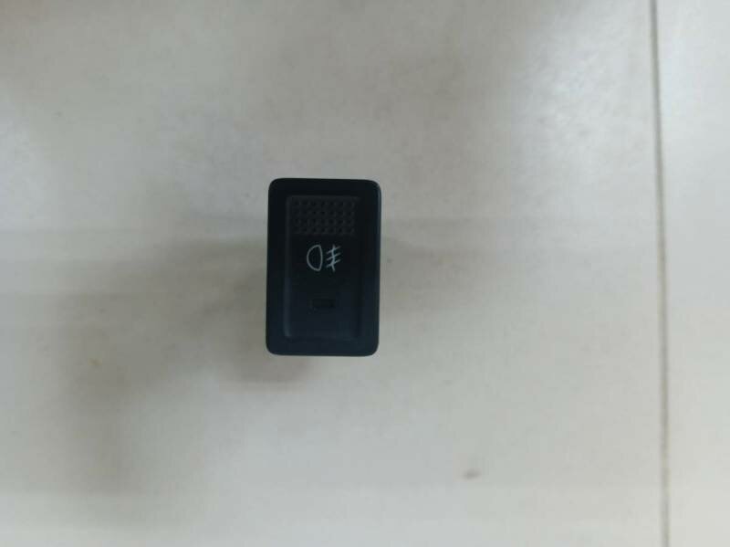 Кнопка противотуманки Suzuki Swift 2004-2010 кат.номер: 3727062JC0