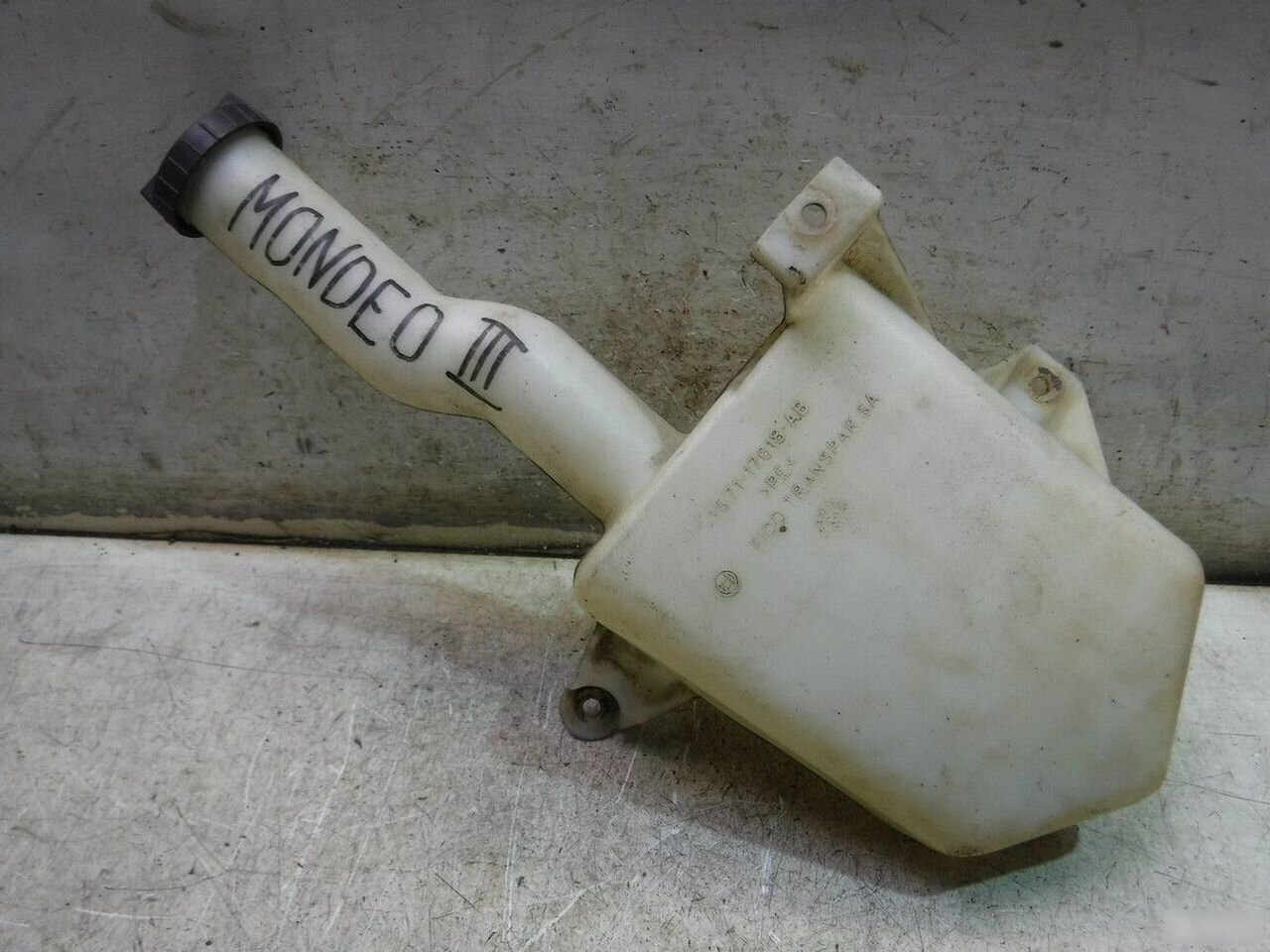 Бачок омывателя лобового стекла Ford Mondeo III (2000—2003) 1S7117618AB 1S7117K624FC 1145866