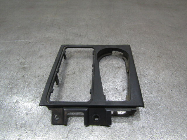 Накладка дефлектора и модуля управления светом фар Volvo FH, FM