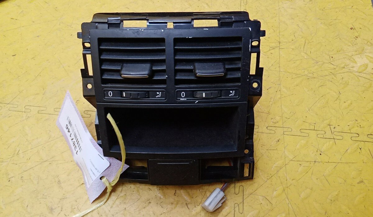 Дефлектор воздушный Touareg I Volkswagen 7L6819203C