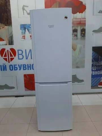 Холодильник HOTPOINT ARISTON, б/у, гарантия 3 месяца, доставка. Не комплект, нет ящиков в морозильной камере