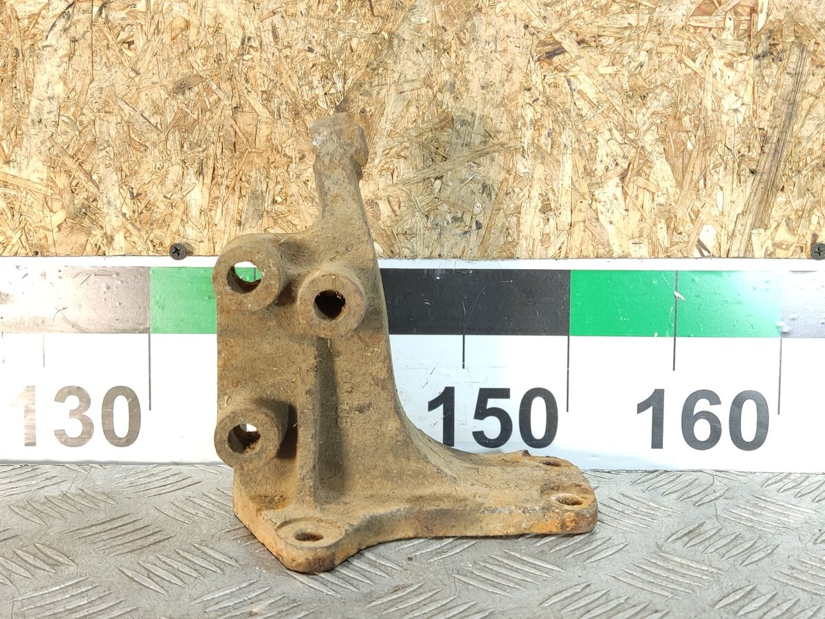 Кронштейн двигателя LEXUS RX 1998 2003 1232120070