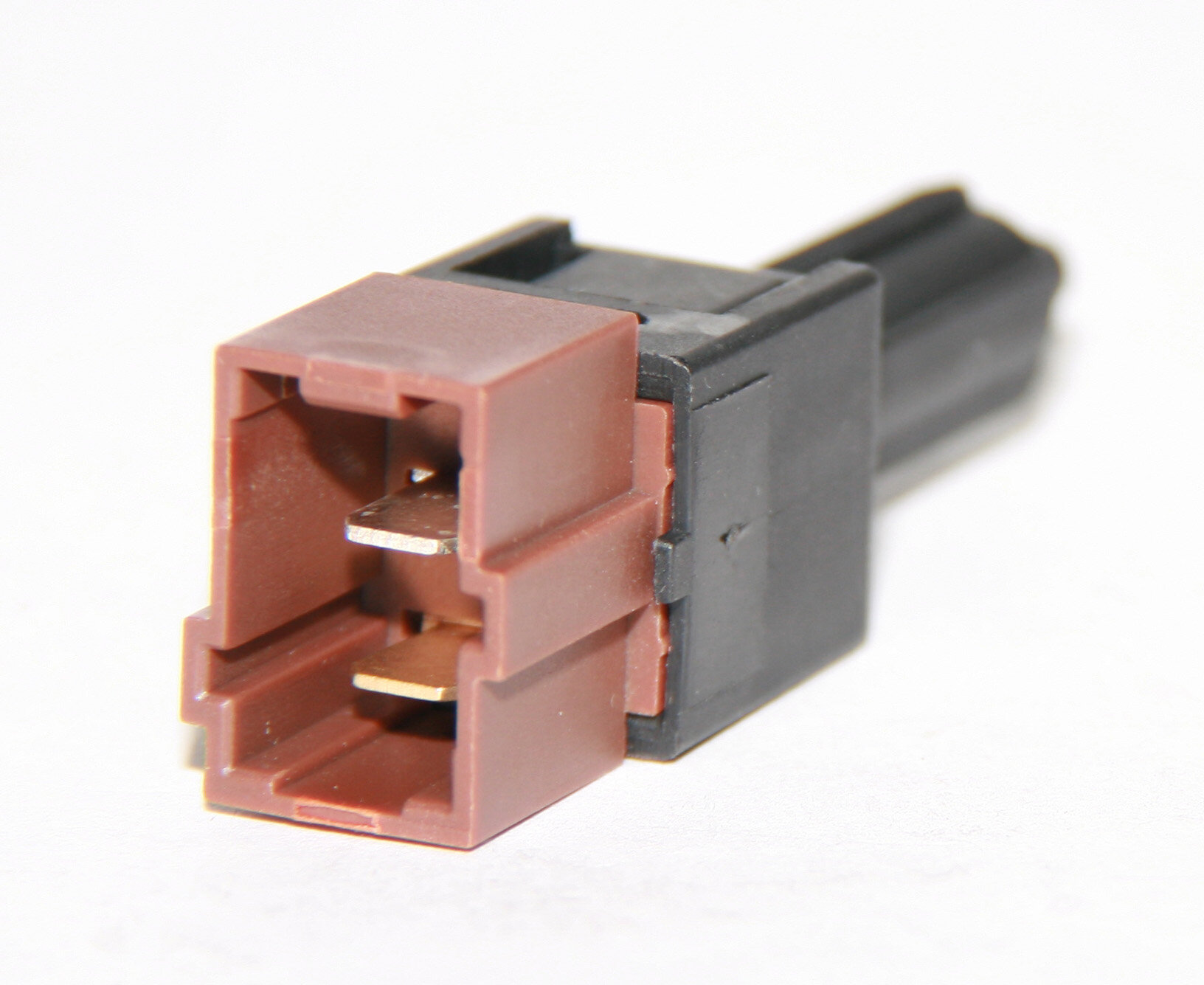 Датчик стоп сигнала Nissan Almera (2000-2006), Maxima (99-08), Pathfinder (95-15), Primera (96-07)