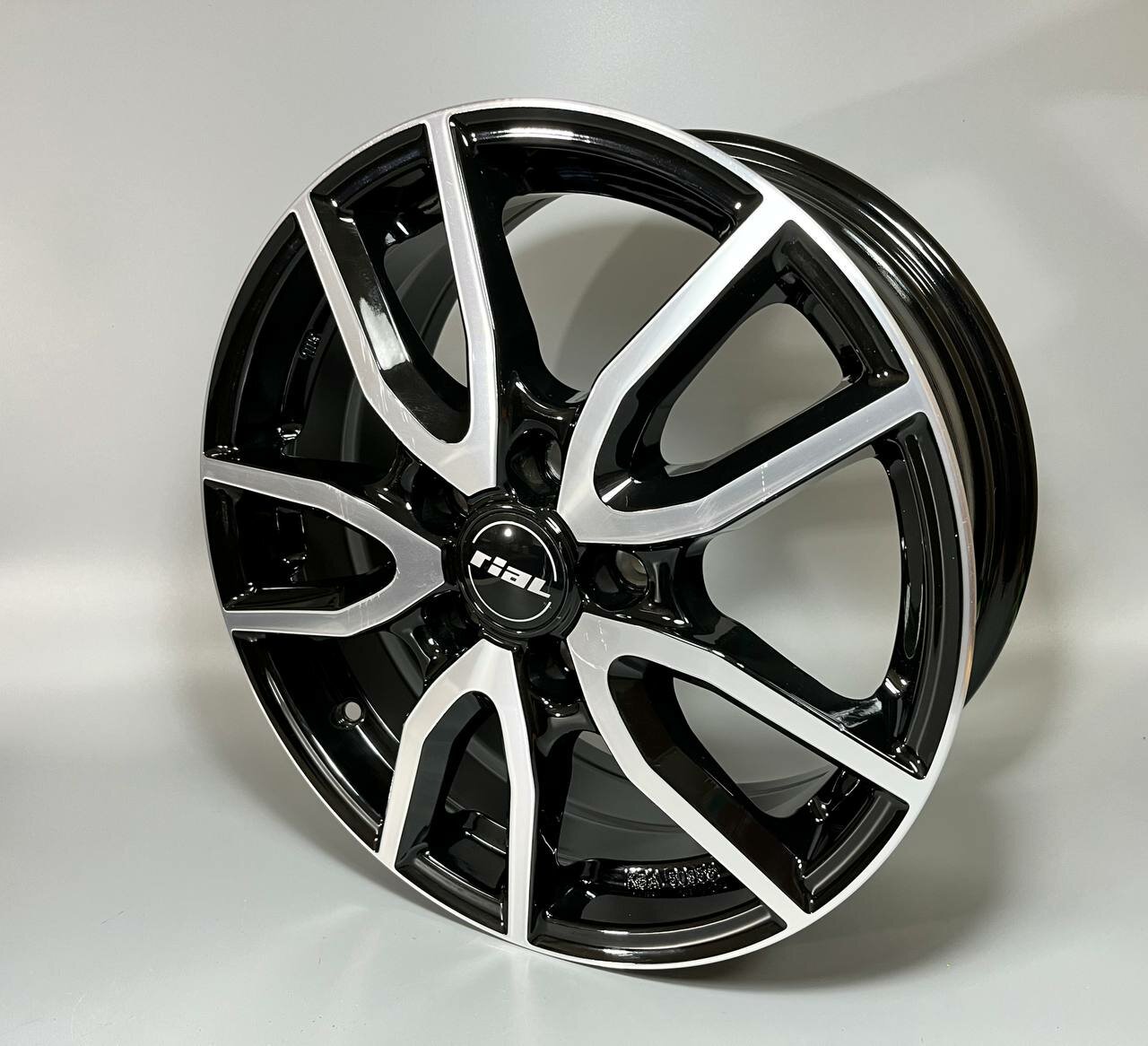 Автодиск 6,5*16 5*108 ЕТ50 СВ63.4 Torino Diamant black