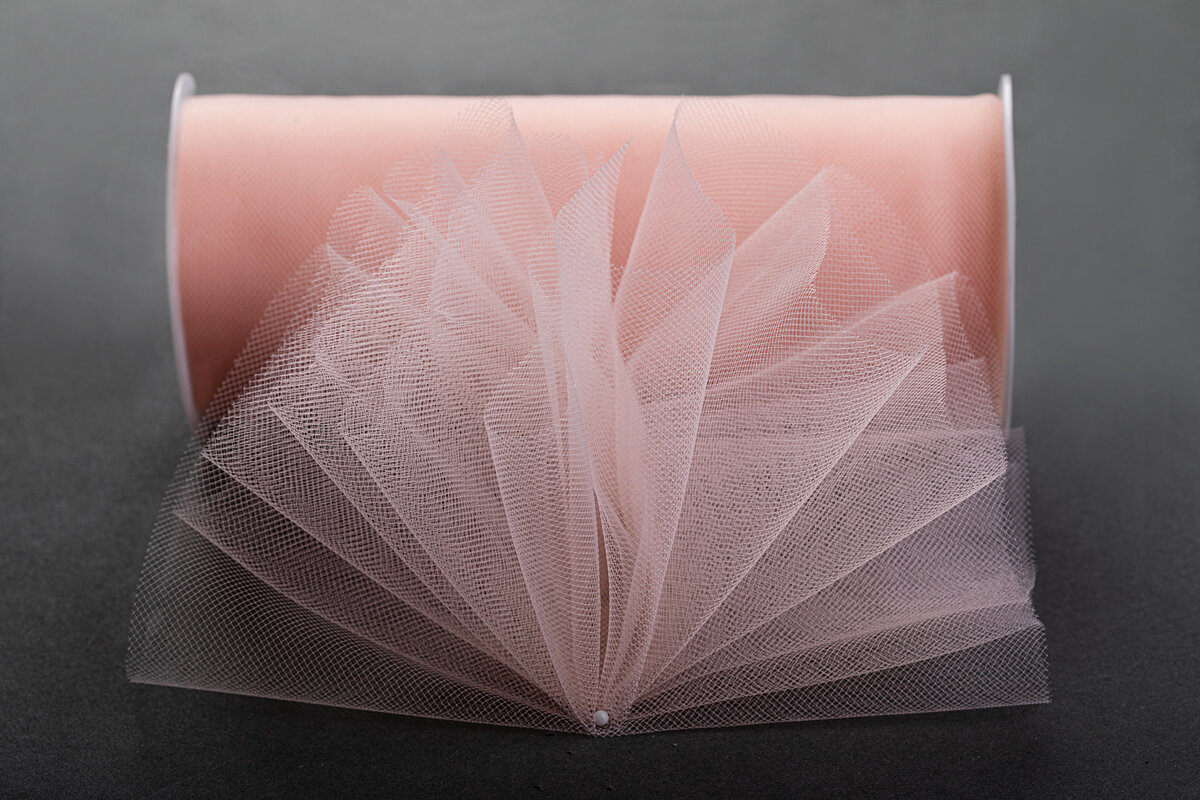 Фатин в шпульке FTN/R 20 г/кв. м 15 см 100% нейлон 22.86 м 15 розово-бежевый