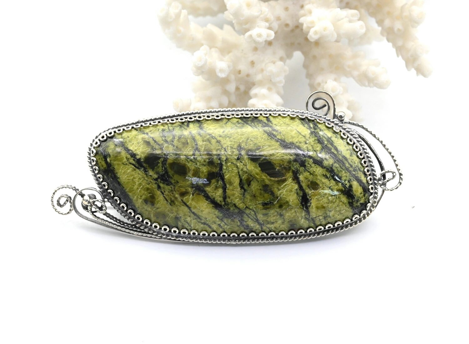 Брошь, змеевик