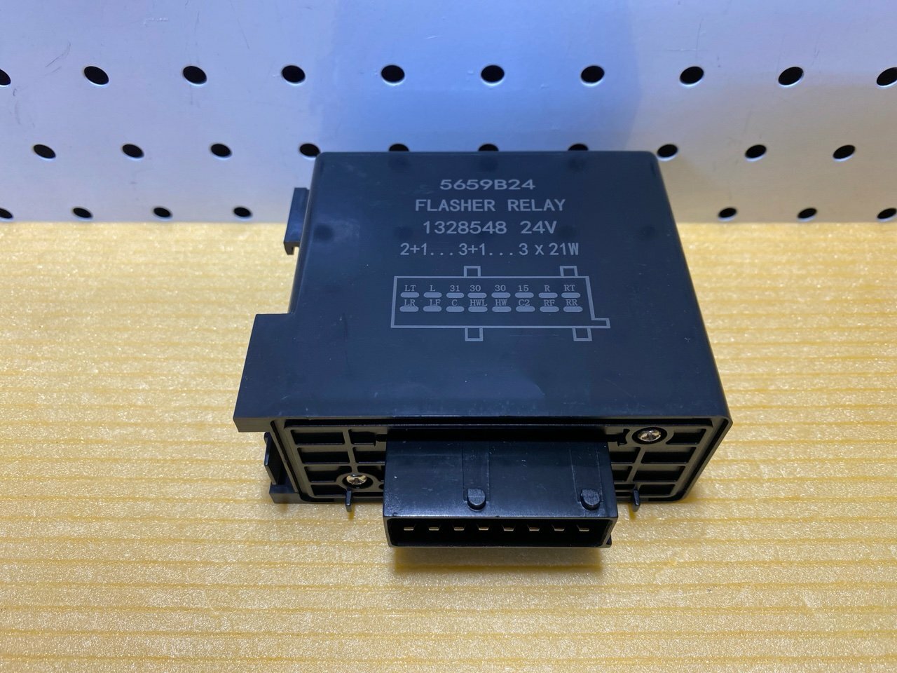 Реле указателей поворотов 24V Скания 4 серии Scania 4 series