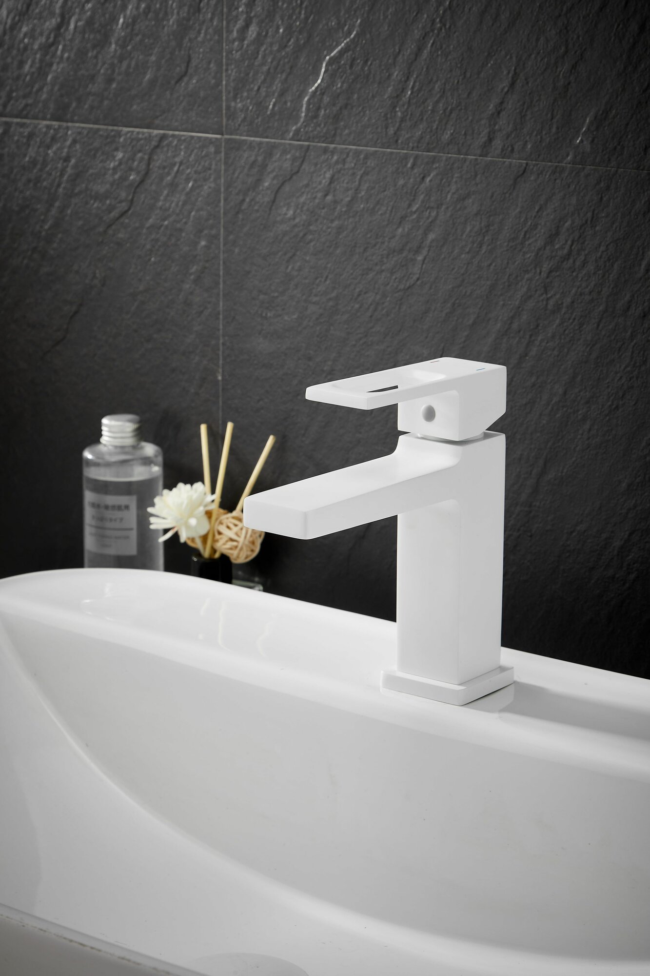 Смеситель для раковины белый латунный, кран для умывальника BELZ B10658-8