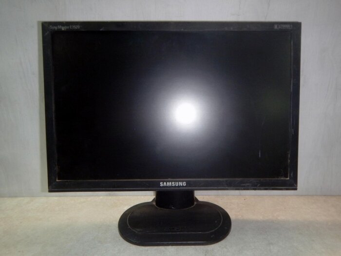 Монитор с дефектом ЖК 19'' 16:10 Samsung E1920NW черный VGA