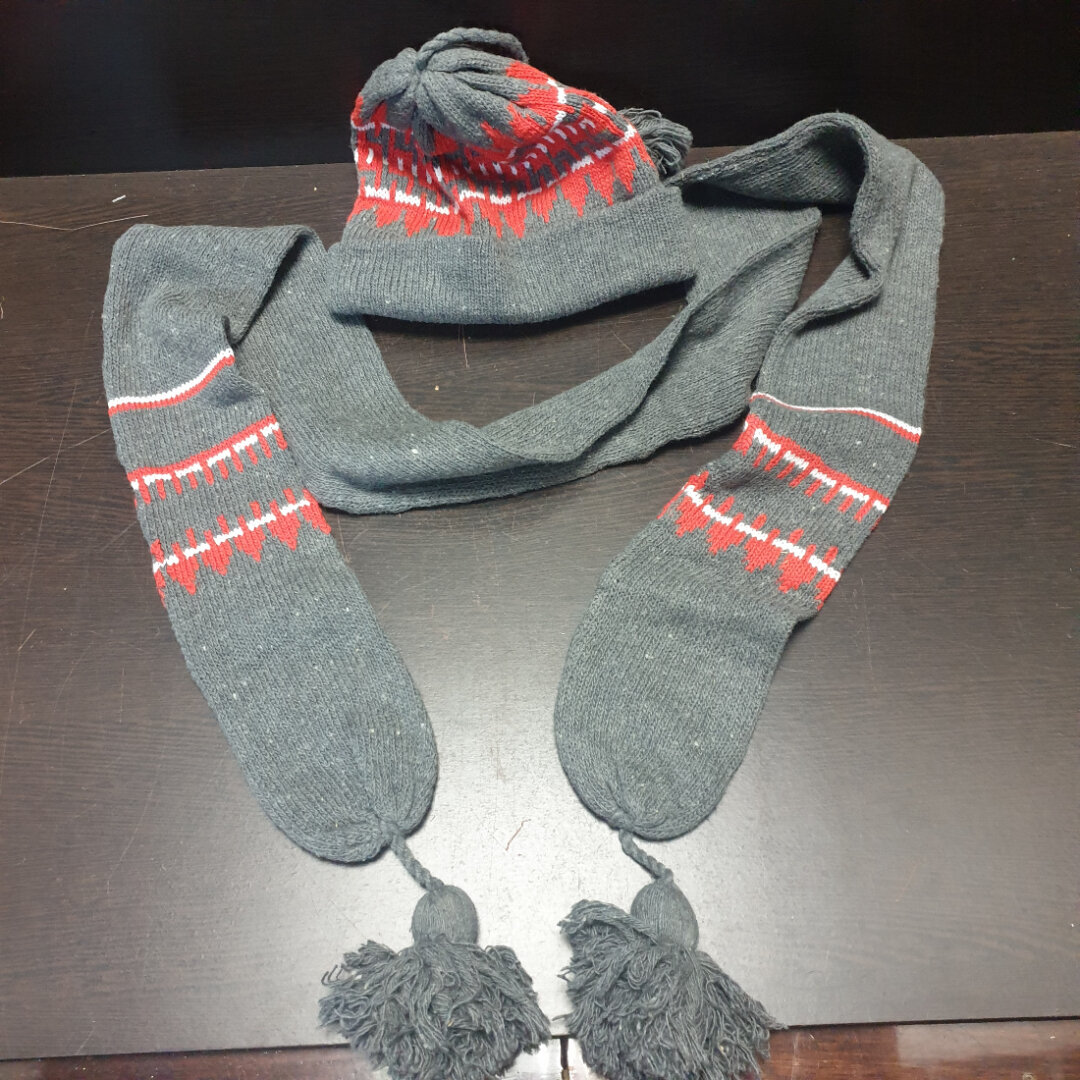 Набор вязаные шапка и шарф СССР.