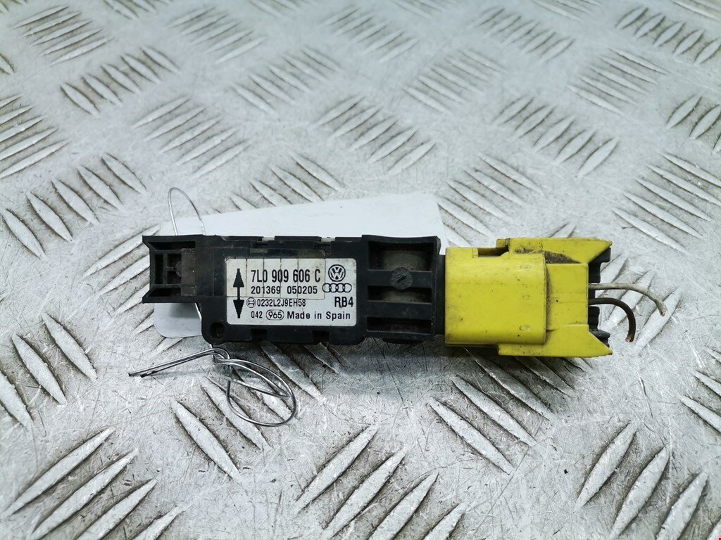 Датчик удара Porsche Cayenne (955/957) 7L0909606C арт. 2229439