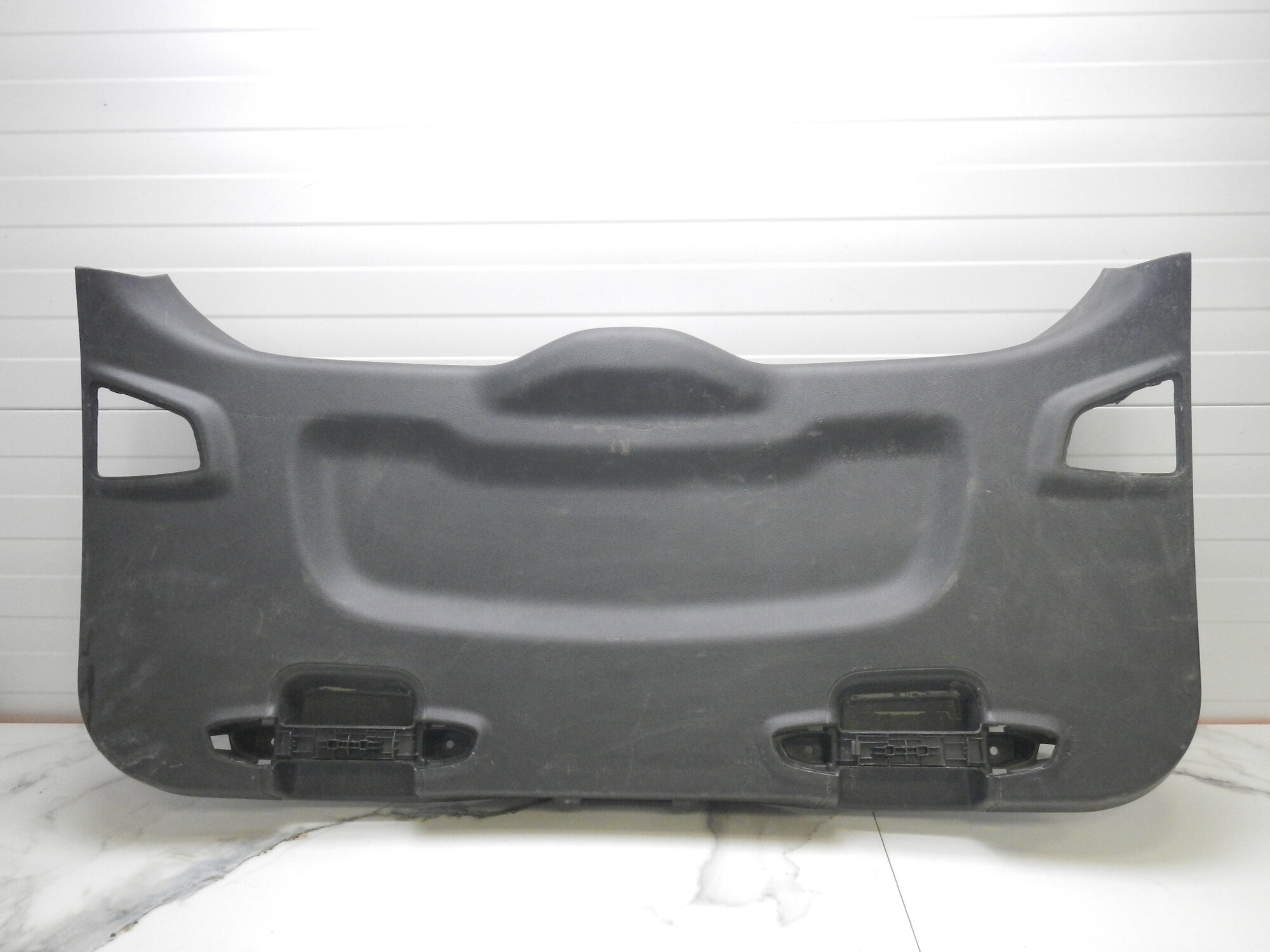 Б/У Обшивка двери багажника, Ford (Форд)-FOCUS 3 (11-19) FORD FOCUS 3 (11-19) Универсал. Задиры. 613828 FORD арт. BM51N40411