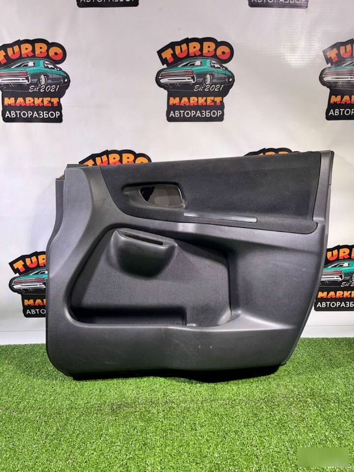 Обшивка двери передняя правая Suzuki Ignis 2