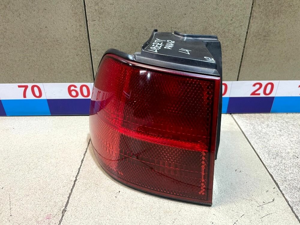 Фонарь задний левый Nissan Liberty 26555WF128