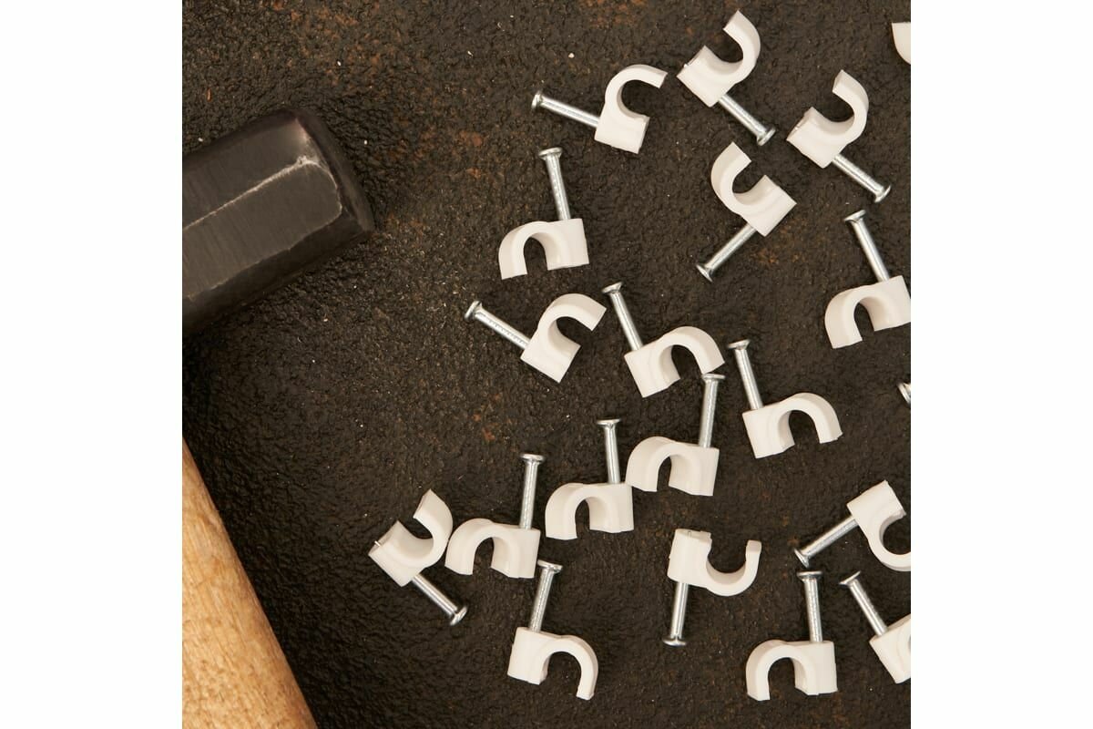 Круглый крепеж кабеля REXANT 5 мм, белый, 50шт