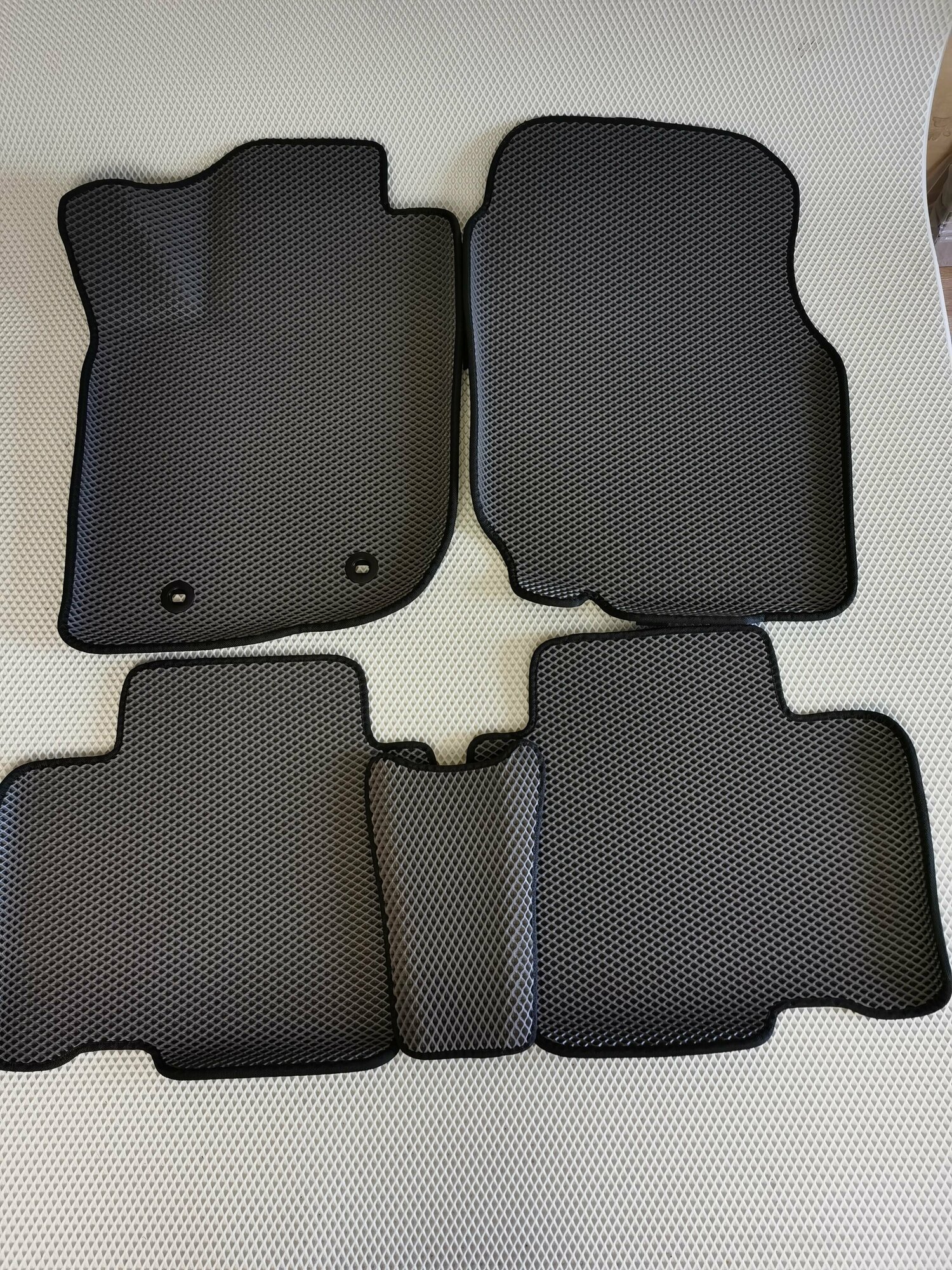 Комплект 3D EVA ковриков с бортами для TOYOTA RAV4 (CA40) /тойота РАВ4(2013-2019г. в.)