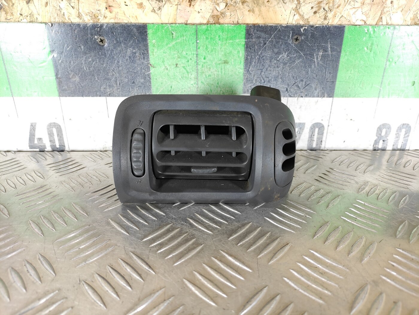 Дефлектор воздушный RENAULT CLIO 1998-2008 7701045127