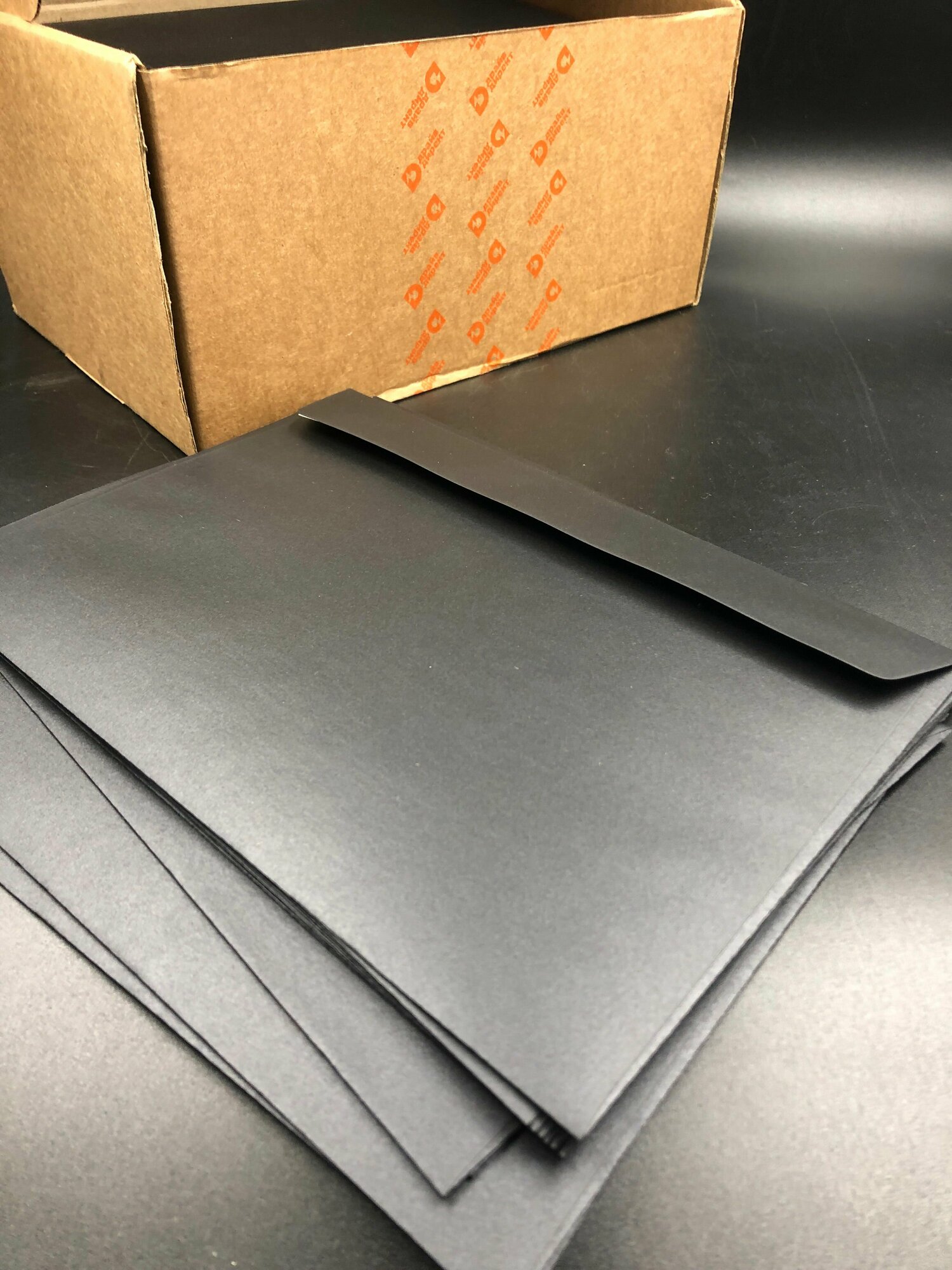 200 шт. Конверт C6 (114х162) Majestic Black Satin (Черный сатин) 120г/м2