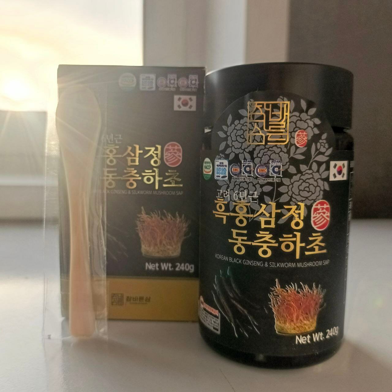 Экстракт корейского черного женьшеня и грибов тутового шелкопряда Korean Black Ginseng & Silkworm Mushroom Sap 240g