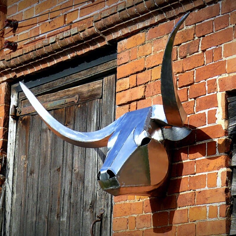 Полигональная фигура, скульптура голова быка, геометрический полигональный металлический декор интерьера