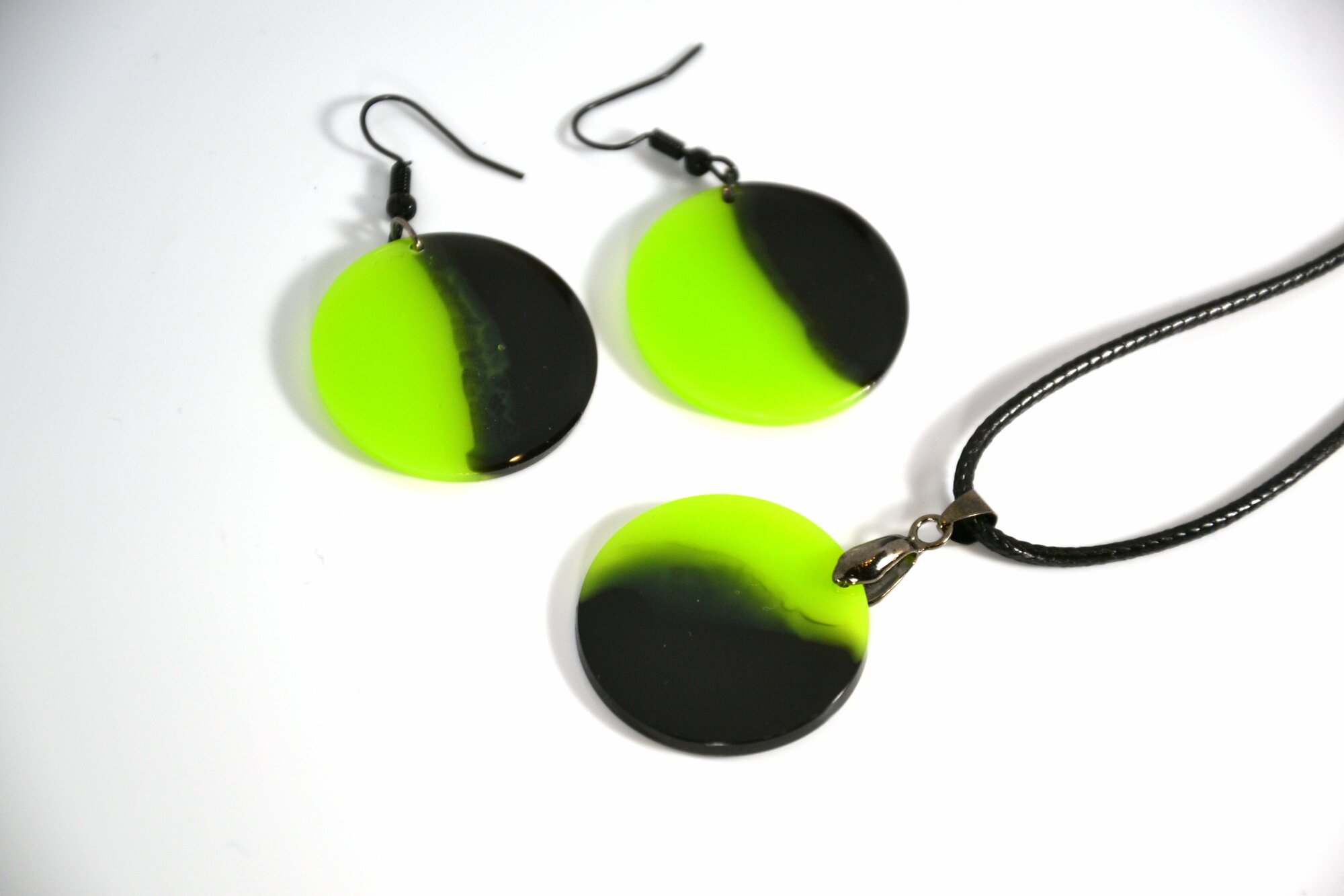 Комплект бижутерии Карамба: серьги, подвеска