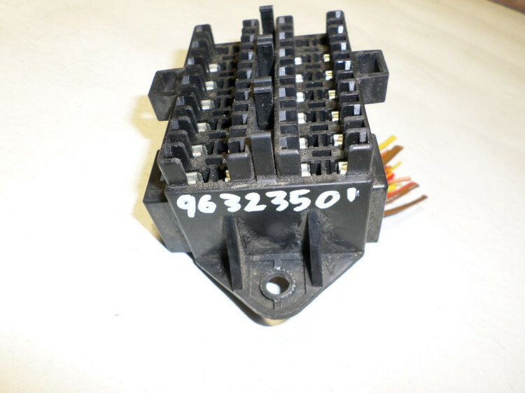 Блок предохранителей салонный 96323501 Дэу Матиз М100-150 - без крышки