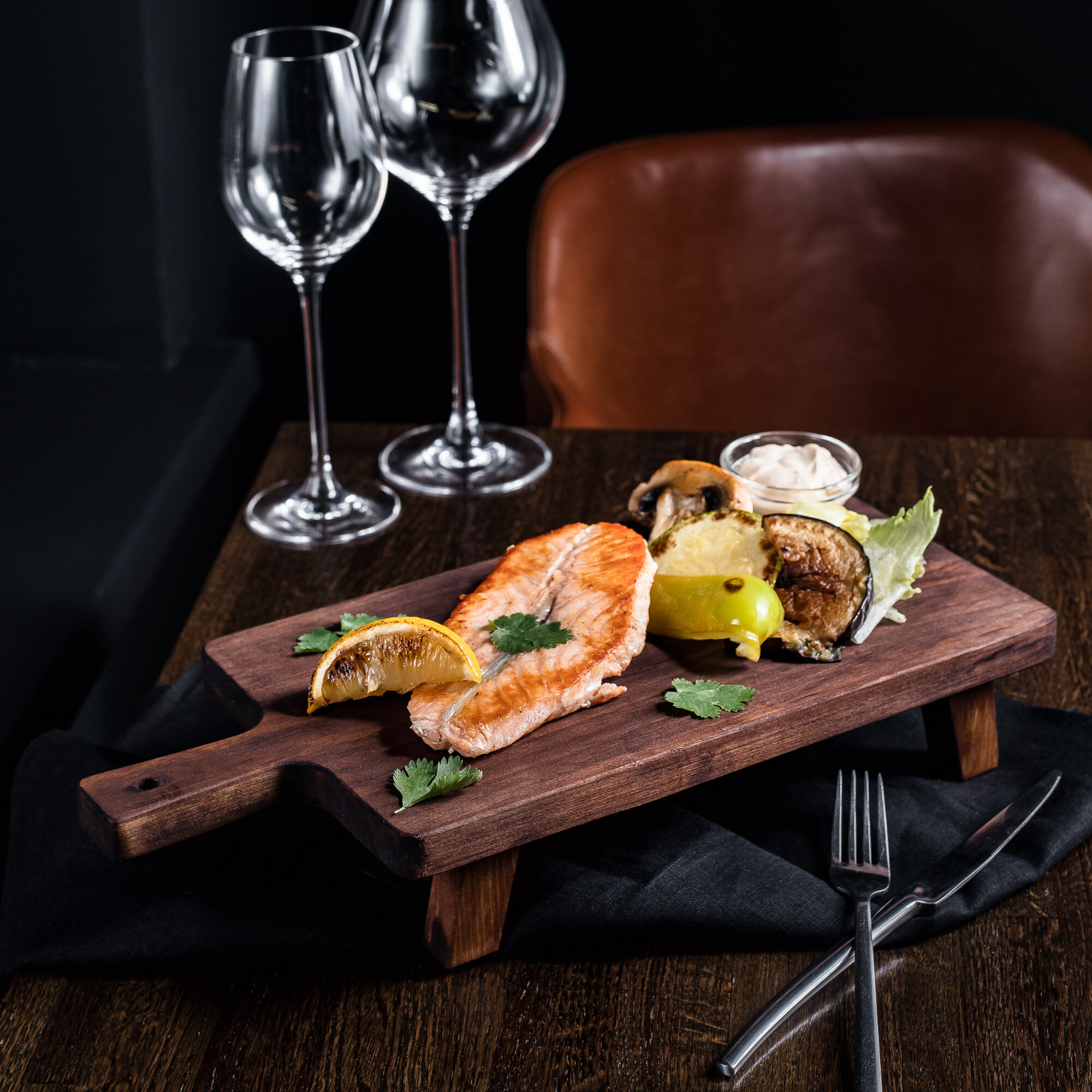 Деревянная сервировочная доска для подачи блюд и закусок из древесины кедра. Art of Siberia. RD17